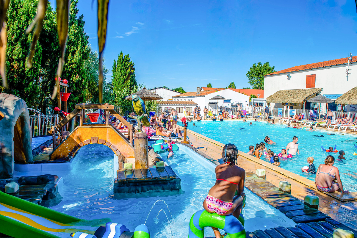 Camping Ile d'Oléron | Camping 4 étoiles au Château d'Oléron
